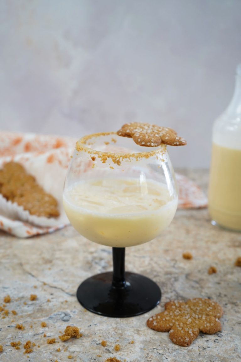SPICED RUM GINGERBREAD COCKTAIL Christmas Mad in Crafts