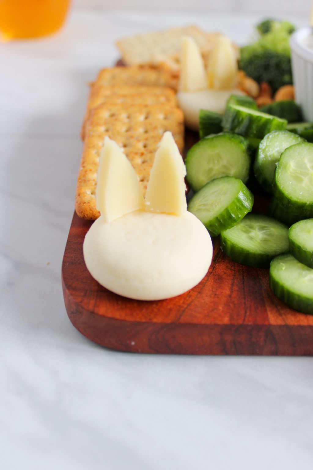 EASTER BUNNY VEGGIE TRAY (AND DIP RECIPE) Holiday Mad in Crafts